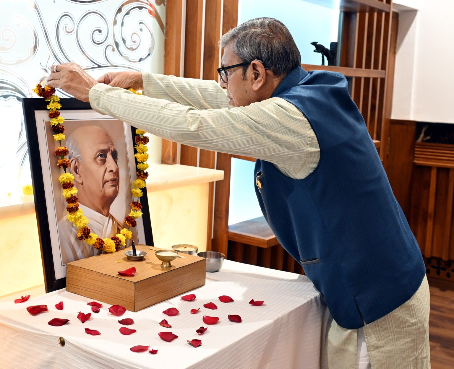Hon’ble Governor of Haryana Prof Ashim Kumar Ghosh paid his humble tribute to Bharat Ratna ...