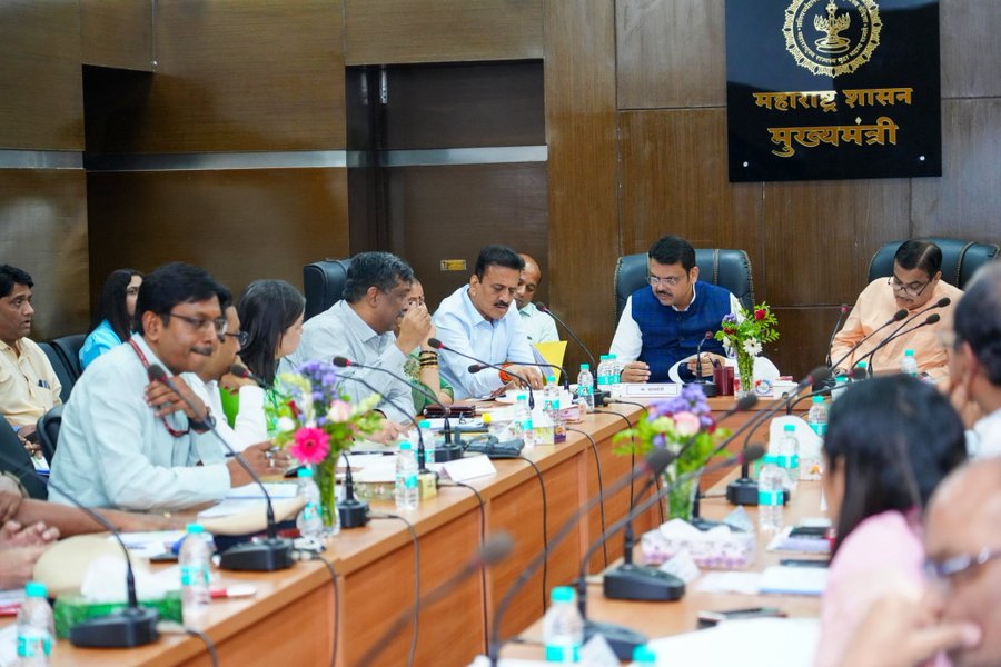 Hon’ble Chief Minister Devendra Fadnavis and Union Minister Nitin Gadkari Reviewed Road ...