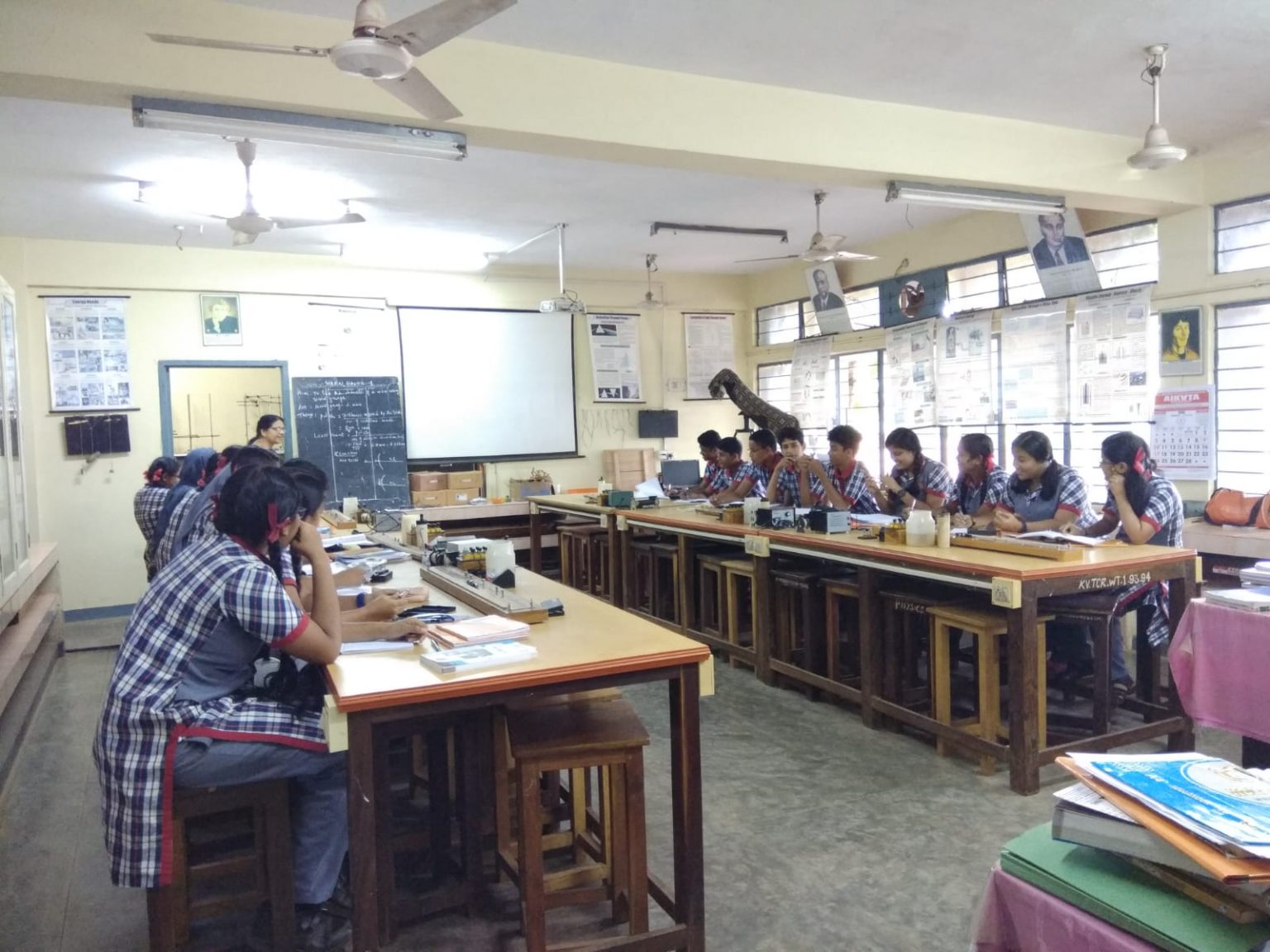 Labs - Physics/Chemistry/Biology | PM SHRI Kendriya Vidyalaya Thrissur ...